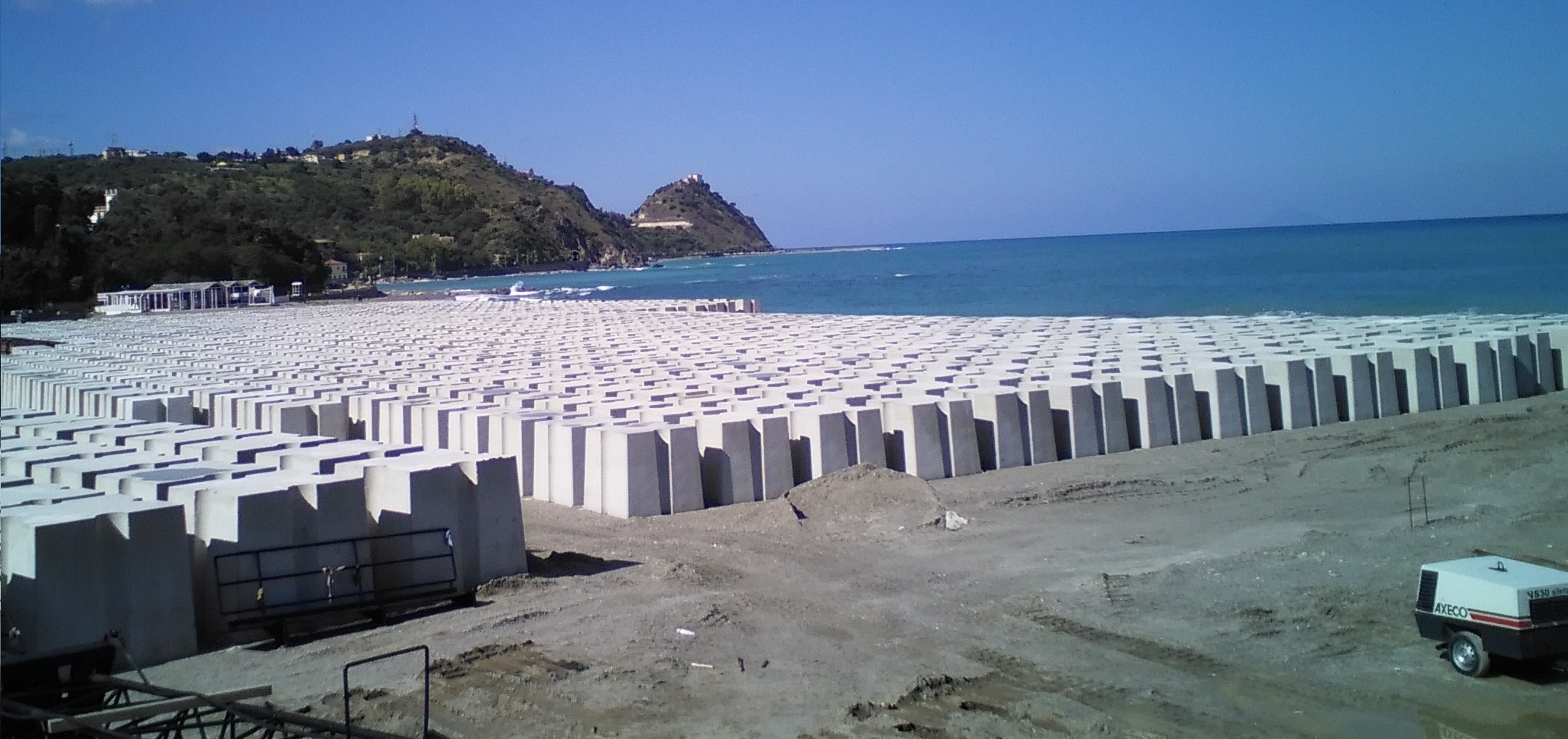 Concrete boulder formwork type ANTIFER - Pelliccia Srl